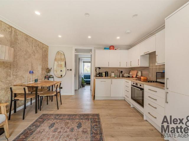 3 bedroom flat to rent