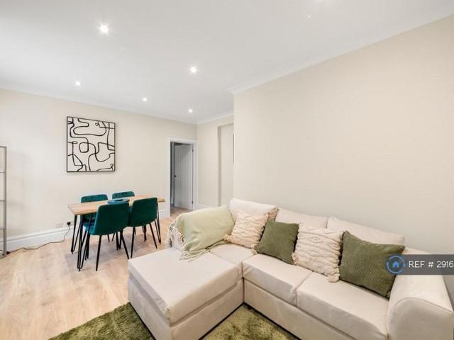 3 bedroom flat to rent