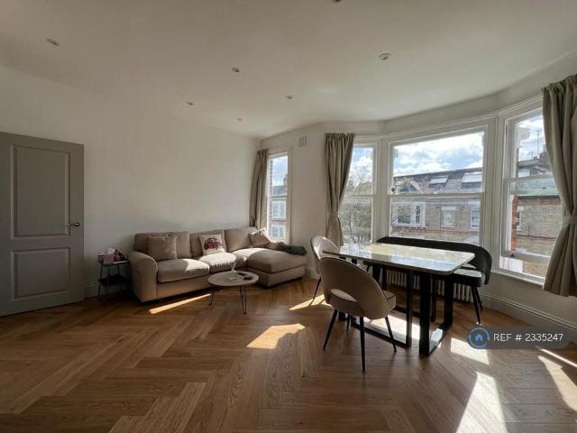 3 bedroom flat to rent