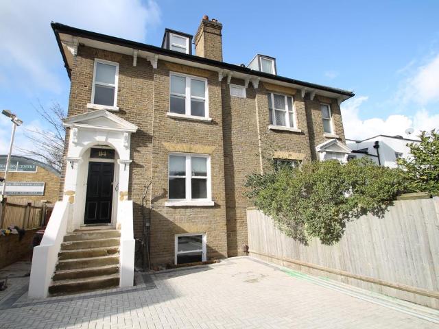 3 bedroom flat to rent