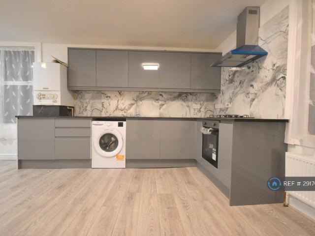 3 bedroom flat to rent