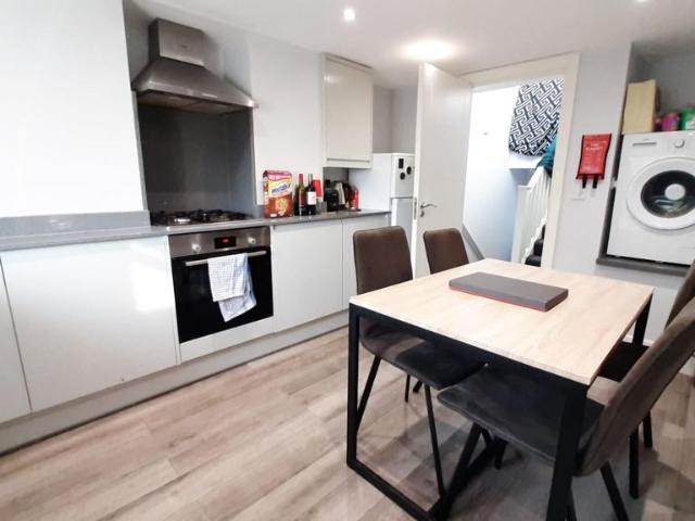 3 bedroom flat to rent