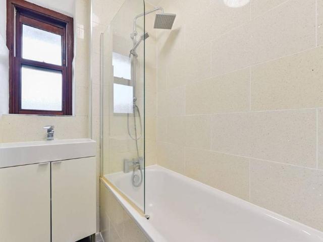 3 bedroom flat to rent