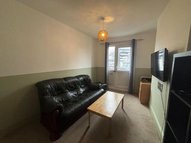 3 bedroom flat to rent