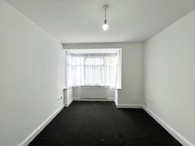 3 bedroom flat to rent