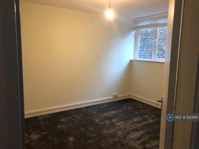 3 bedroom flat to rent