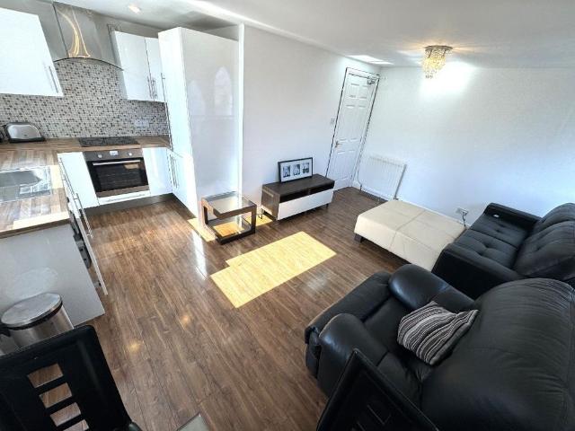 3 bedroom flat to rent