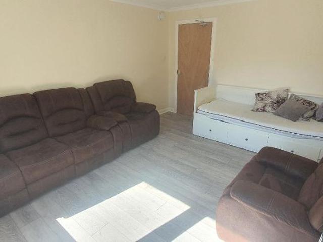 3 bedroom flat to rent