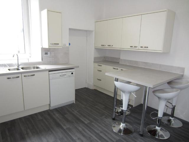 3 bedroom flat to rent