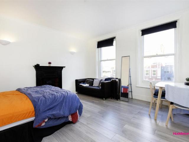 3 bedroom flat to rent