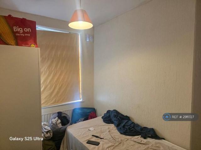 3 bedroom flat to rent