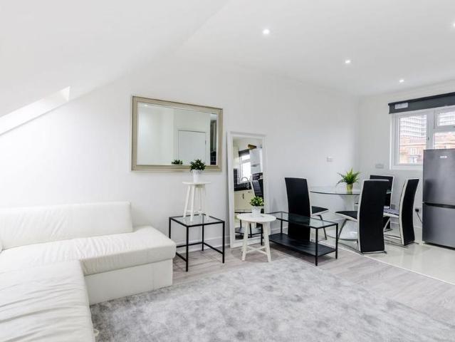3 bedroom flat to rent
