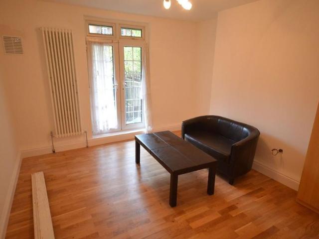 3 bedroom flat to rent