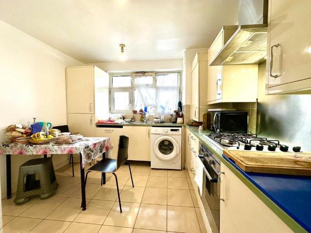 3 bedroom flat to rent