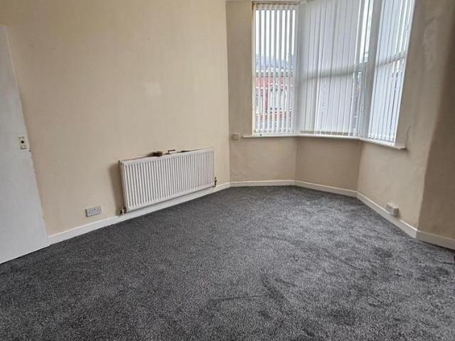 3 bedroom flat to rent