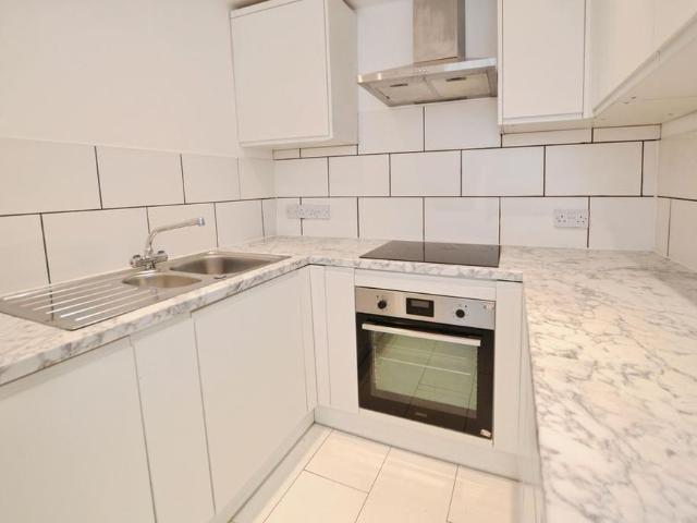 3 bedroom flat to rent