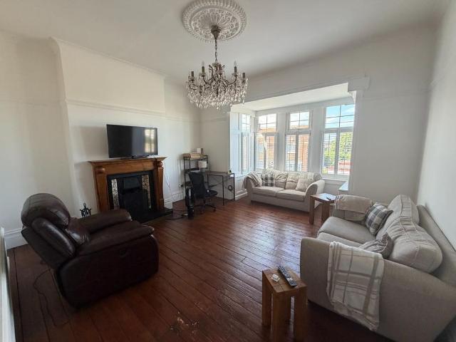 3 bedroom flat to rent