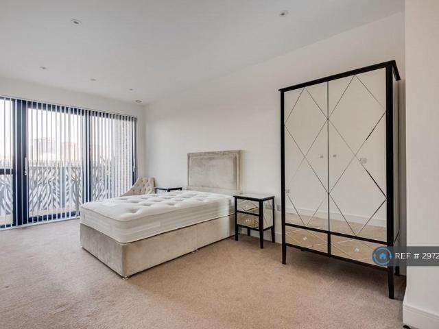3 bedroom flat to rent