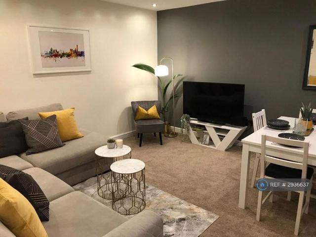 3 bedroom flat to rent