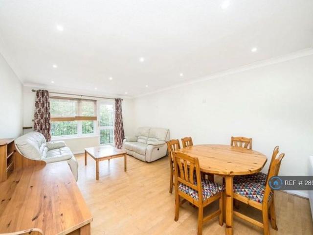 3 bedroom flat to rent