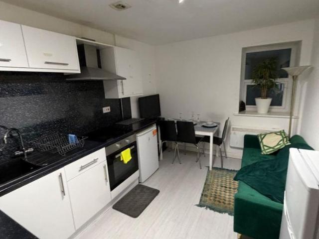 3 bedroom flat to rent