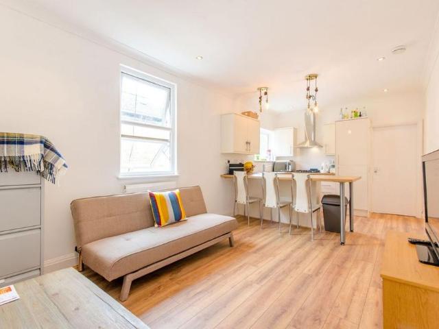 3 bedroom flat to rent