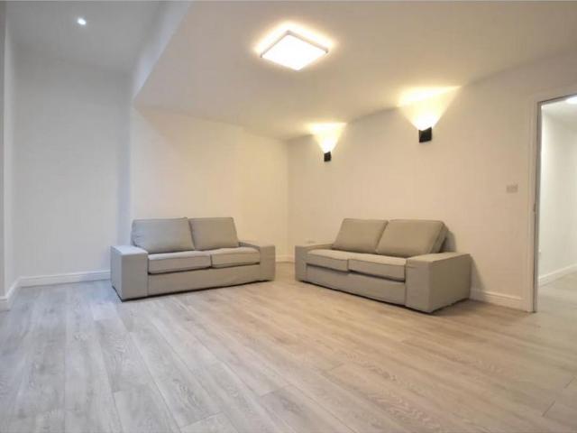 3 bedroom flat to rent