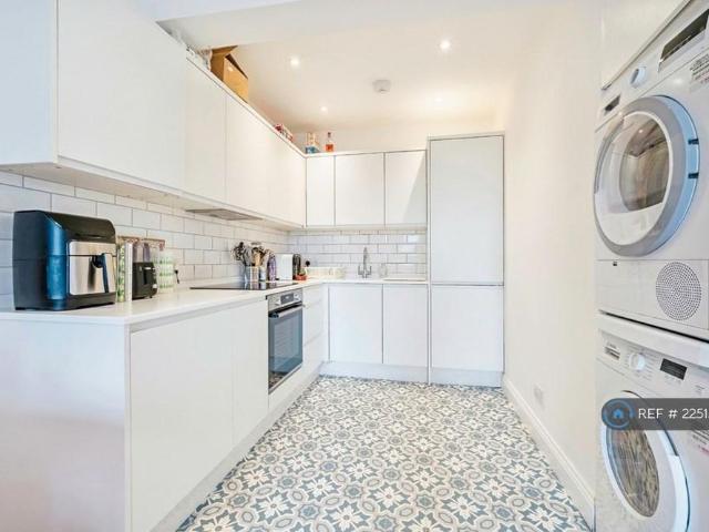 3 bedroom flat to rent