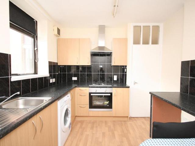3 bedroom flat to rent