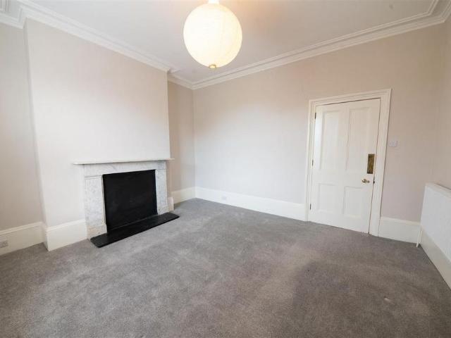 3 bedroom flat to rent