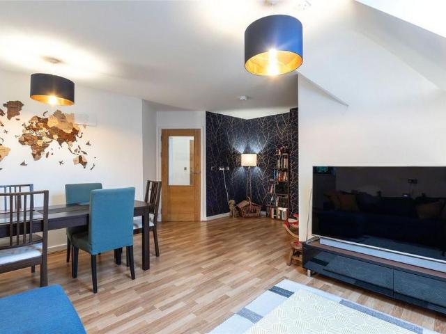 3 bedroom flat to rent