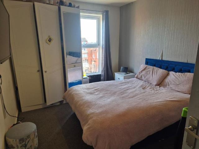 3 bedroom flat to rent