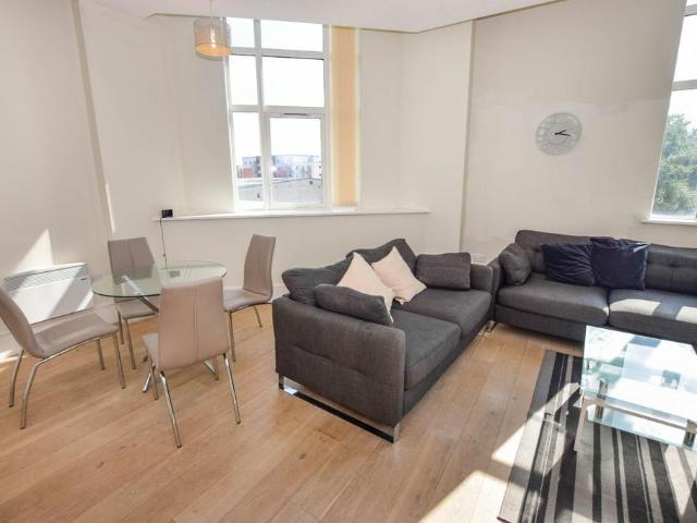 3 bedroom flat to rent