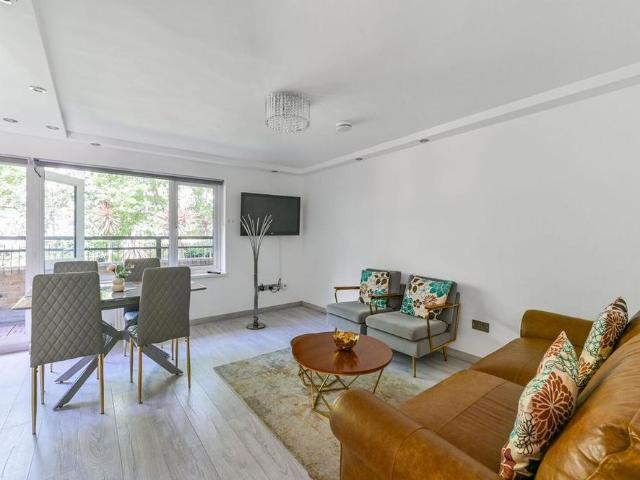 3 bedroom flat to rent