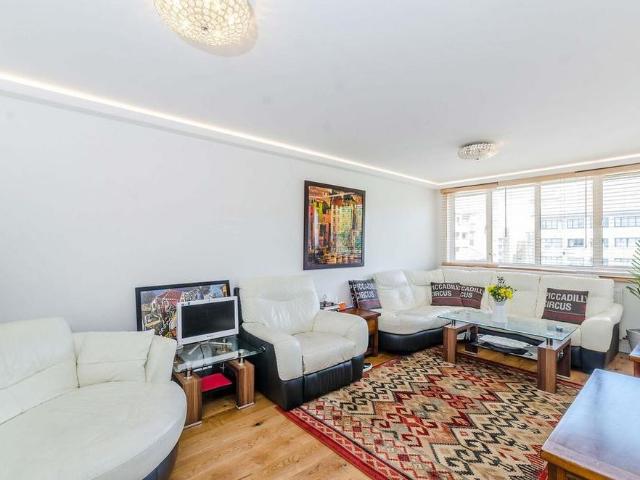 3 bedroom flat to rent