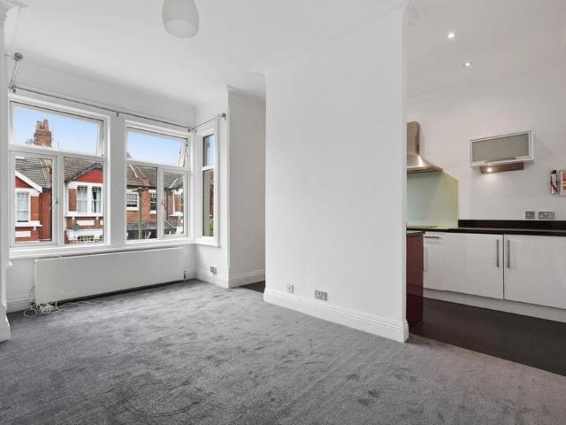 3 bedroom flat to rent