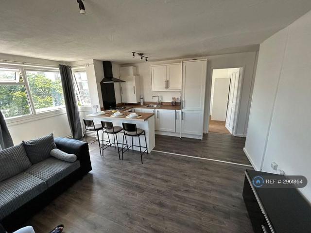 3 bedroom flat to rent