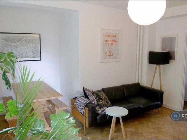 3 bedroom flat to rent
