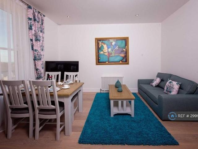 3 bedroom flat to rent