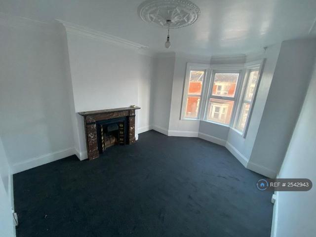 3 bedroom flat to rent