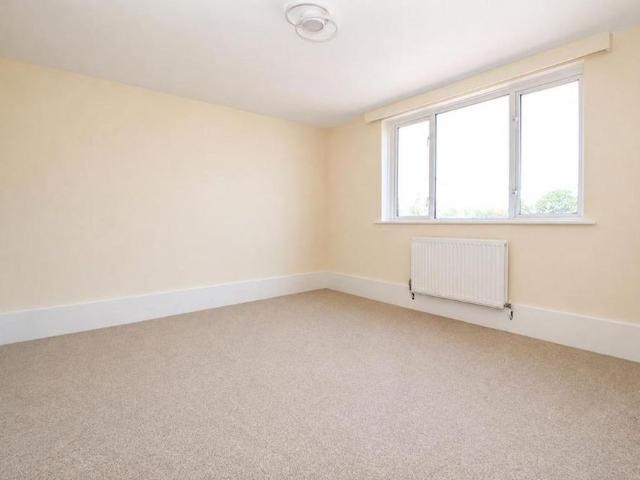 3 bedroom flat to rent