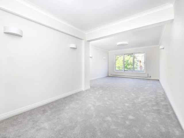 3 bedroom flat to rent