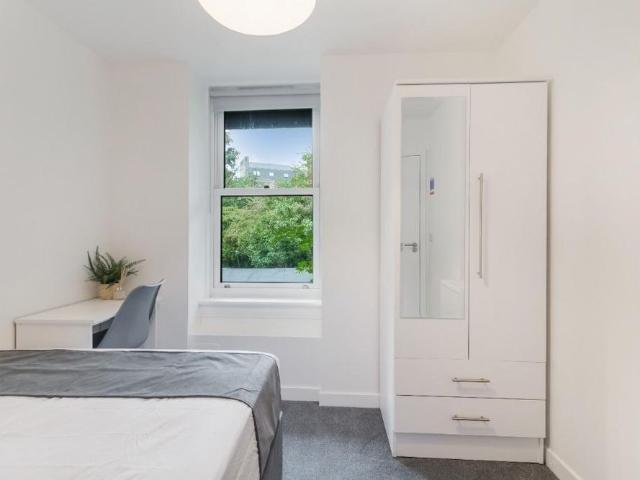 3 bedroom flat to rent