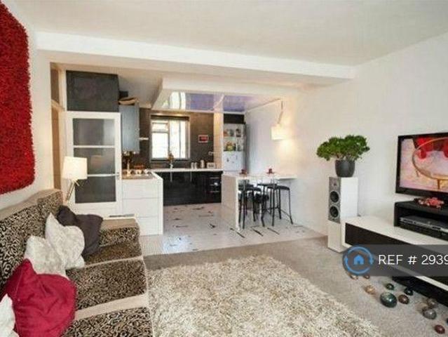 3 bedroom flat to rent