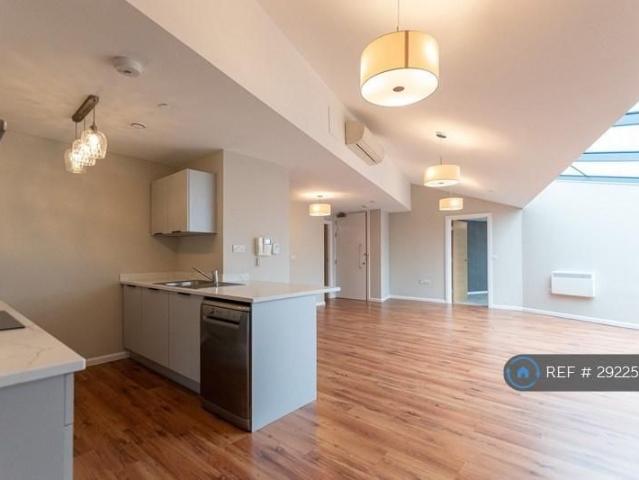 3 bedroom flat to rent