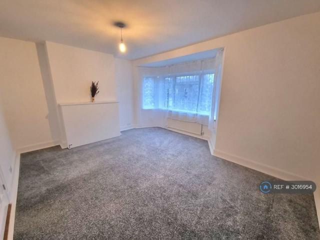 3 bedroom flat to rent
