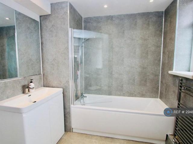 3 bedroom flat to rent