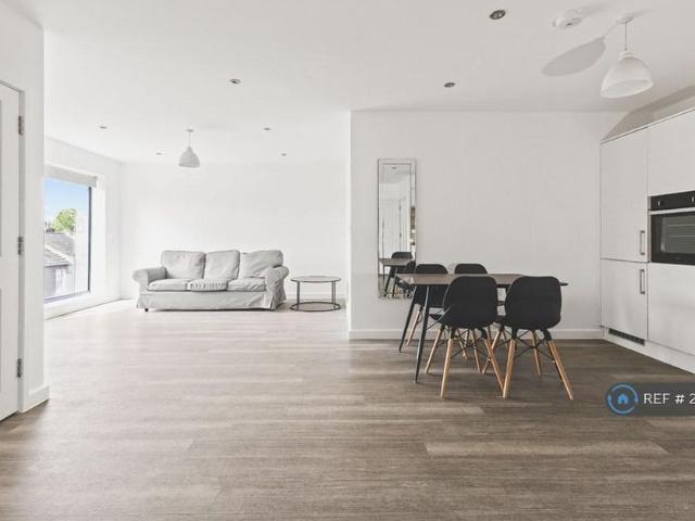 3 bedroom flat to rent