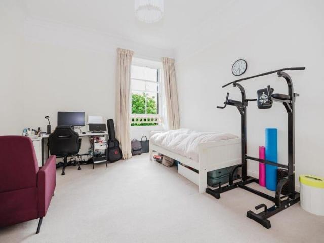 3 bedroom flat to rent