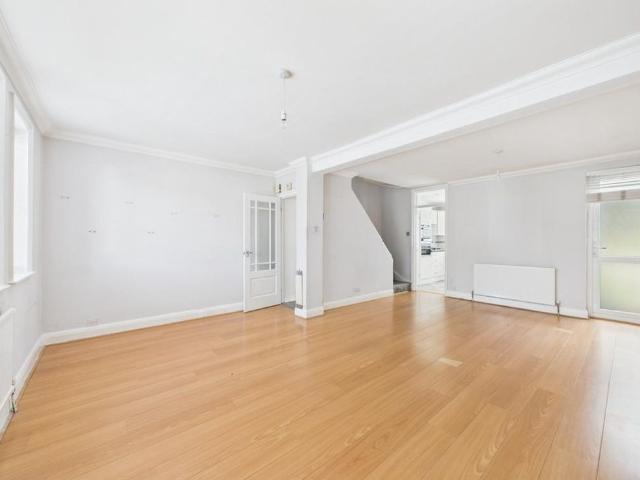 3 bedroom flat to rent